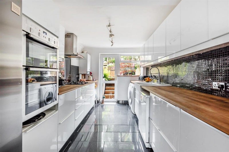 'Clean spacious double room' Room to Rent from SpareRoom