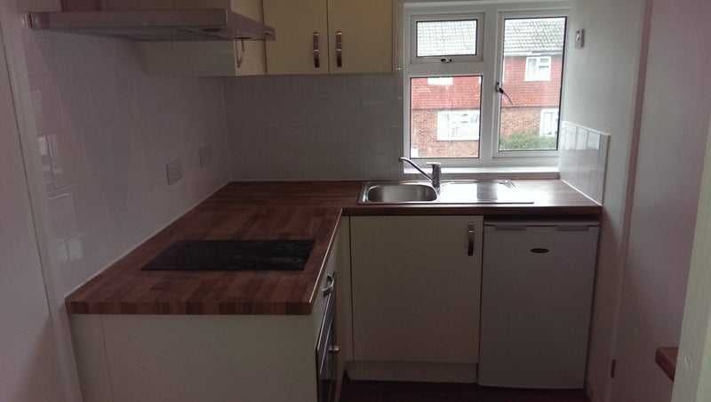 'Small self-contained bedsit Guildford' Room to Rent from SpareRoom