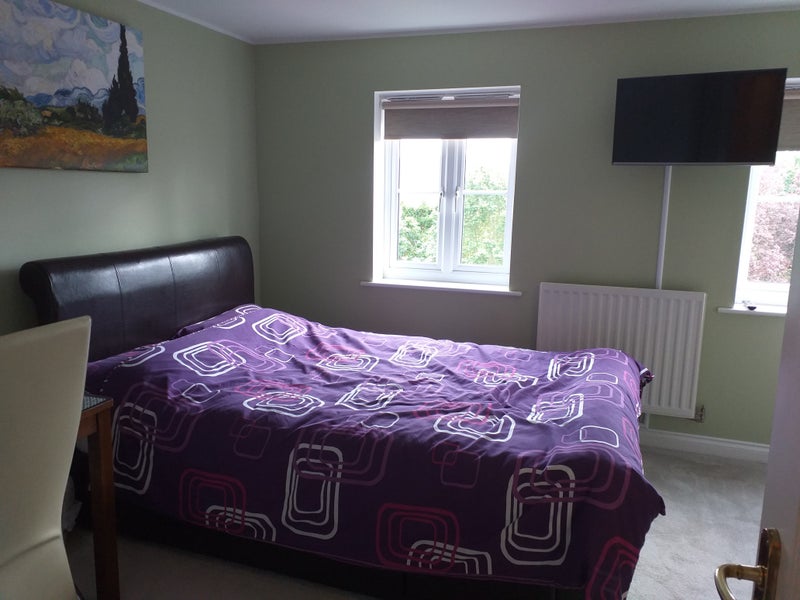 'Large Double En-suite Room' Room to Rent from SpareRoom