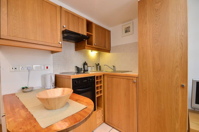 'Split level studio with balcony in West Kensington' Room to Rent from ...