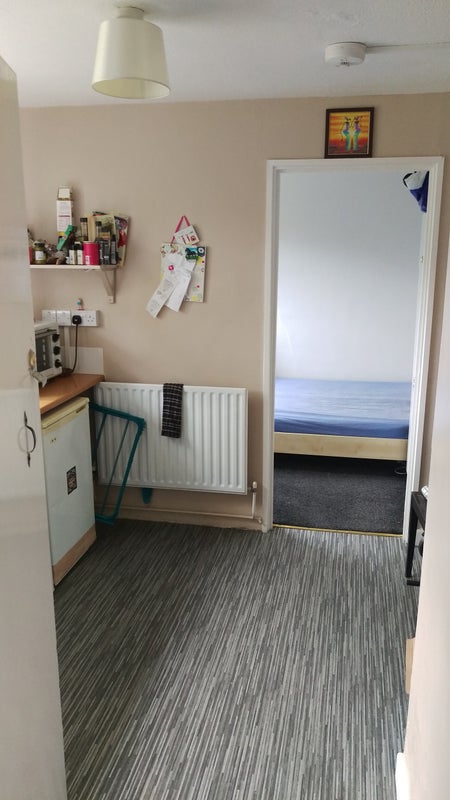 'Self Contained Bedsit Bills Included' Room to Rent from SpareRoom