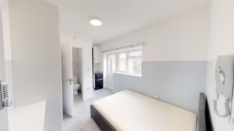 'Amazing Southall Bespoke Ensuite Studio Rooms' Room to Rent from SpareRoom