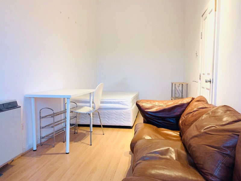 'Stunning room Newlands Quay E1W' Room to Rent from SpareRoom