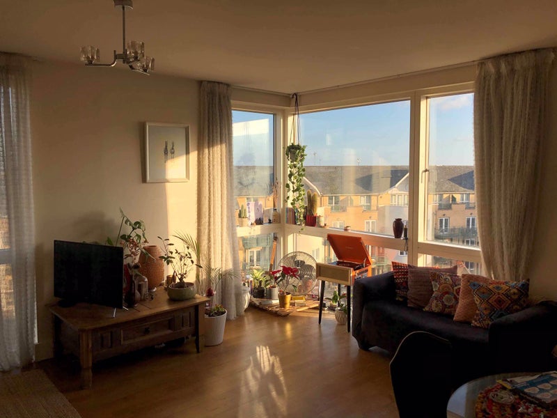 'Cardiff Bay apartment with views over the water' Room to Rent from ...