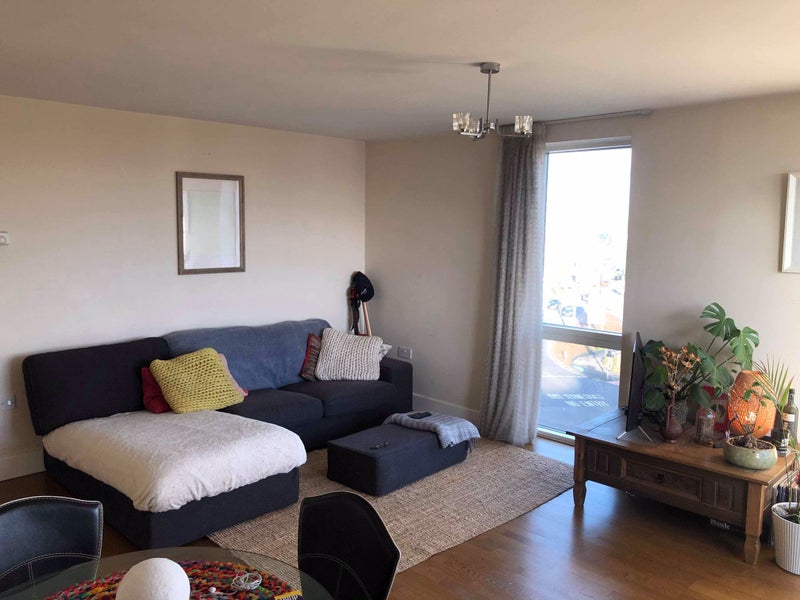 'Cardiff Bay apartment with views over the water' Room to Rent from ...