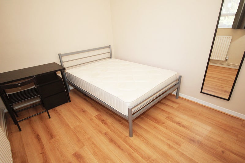 'Clean & Airy Rooms On Central Line' Room to Rent from SpareRoom