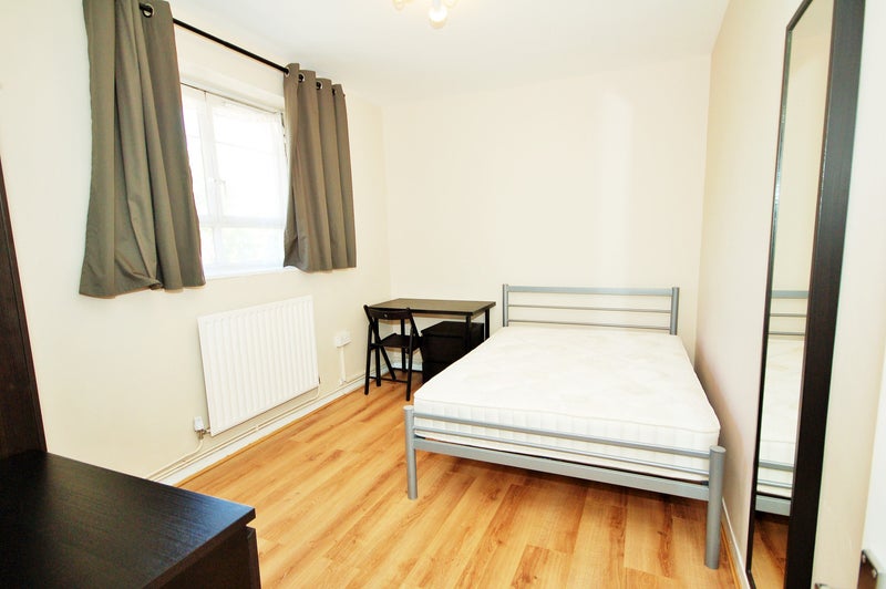 'Clean & Airy Rooms On Central Line' Room to Rent from SpareRoom