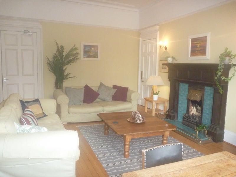 'Spacious double room in desirable flat, Dowanhill' Room to Rent from ...