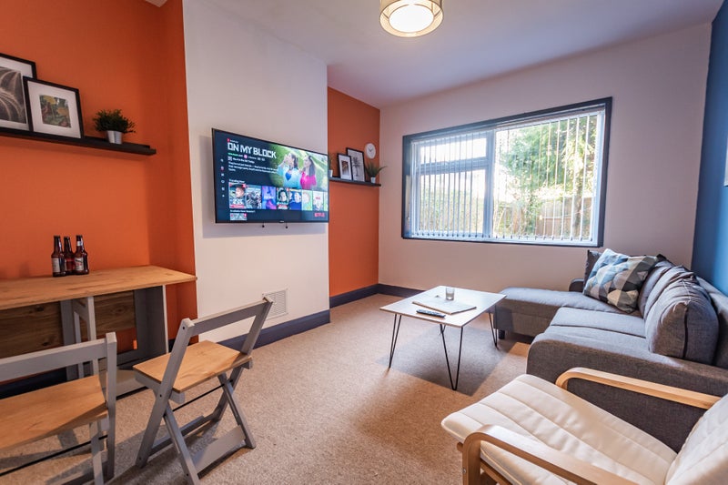 'Modern Newly Refurbished Room - Highest Spec South' Room to Rent from ...