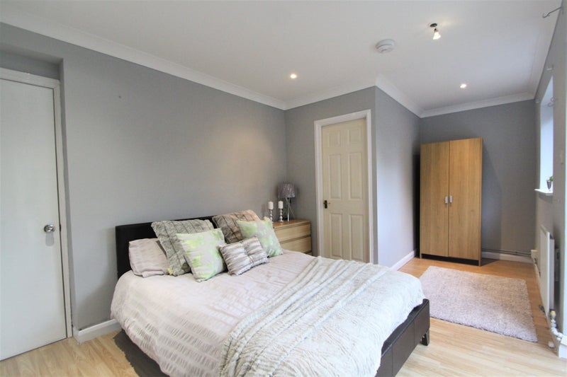 'Large En-suite with a private garden.' Room to Rent from SpareRoom