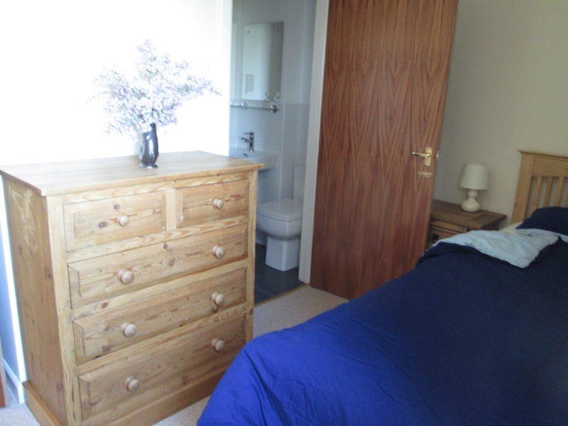 'Lovely large single room with en-suite' Room to Rent from SpareRoom