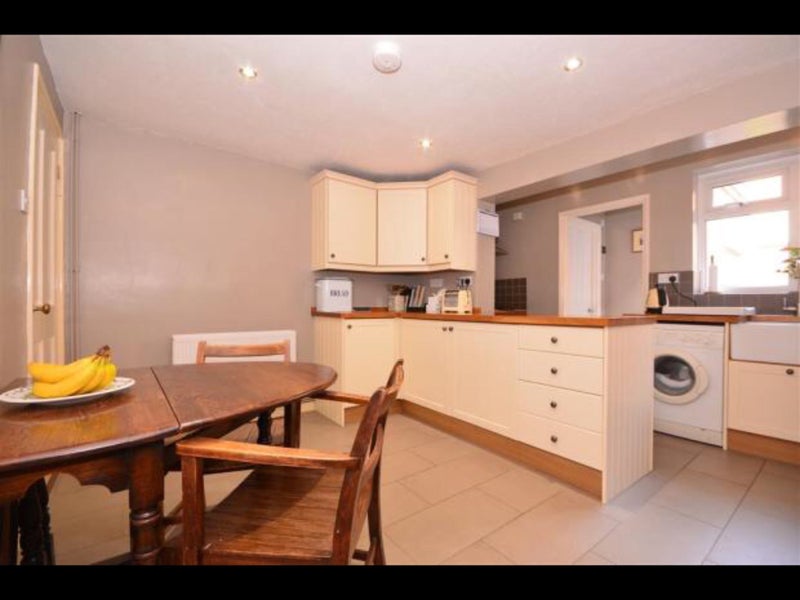 'Double basement bedroom for female lodger' Room to Rent from SpareRoom