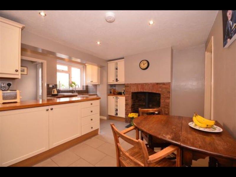 'Double basement bedroom for female lodger' Room to Rent from SpareRoom