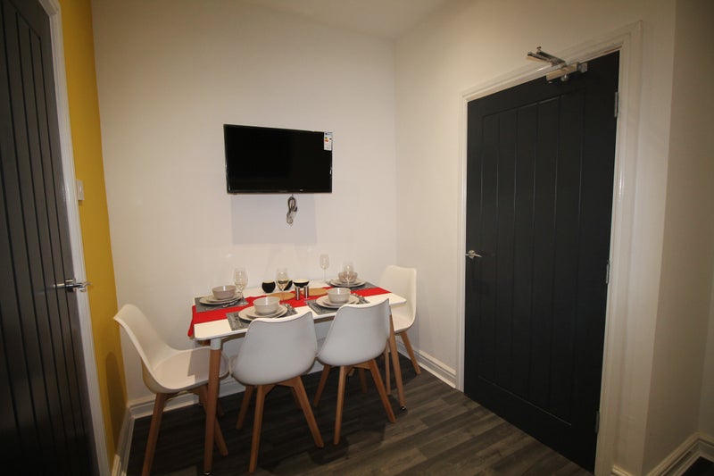 'Stylish + Modern Houseshare - Close to HRI!' Room to Rent from SpareRoom