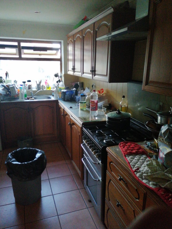 'Single Room Available Cowley Center To Let. Short ' Room to Rent from ...