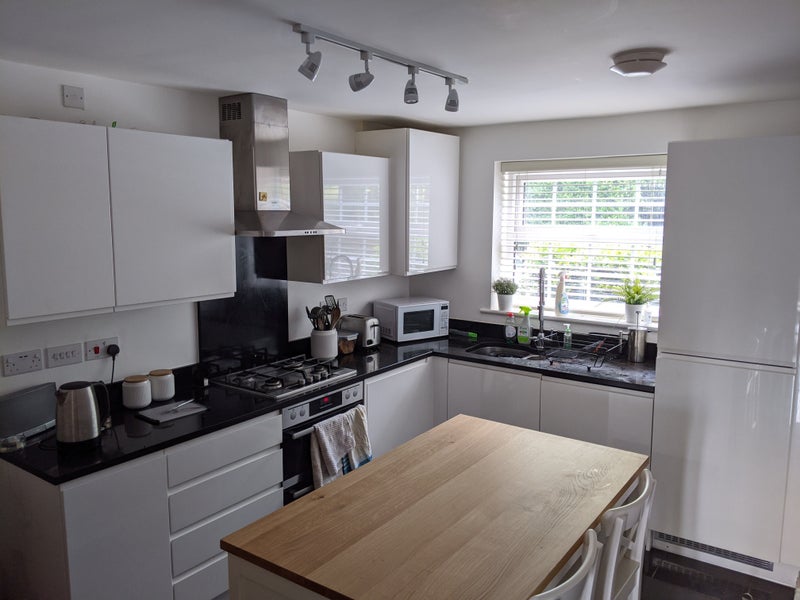 'Double room to rent in professional house share' Room to Rent from ...