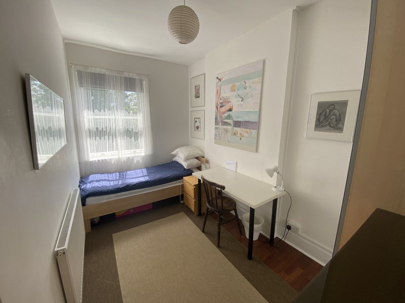 'Single furnished room in 2 bed luxurious flat ' Room to Rent from ...