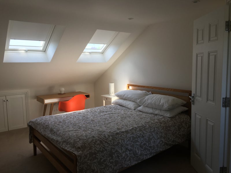 'Professional Male or Female Mon/Friday let. ' Room to Rent from SpareRoom