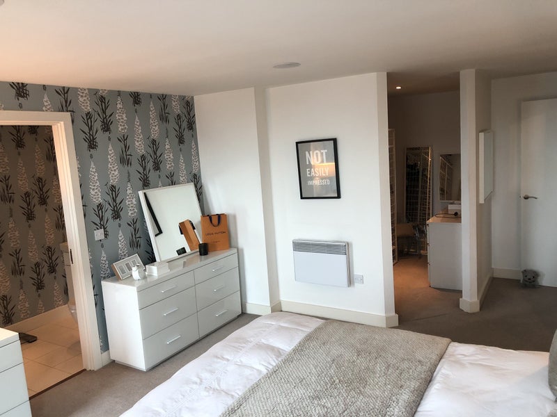 'Master Bedroom with ensuite in luxury apartment ' Room to Rent from ...