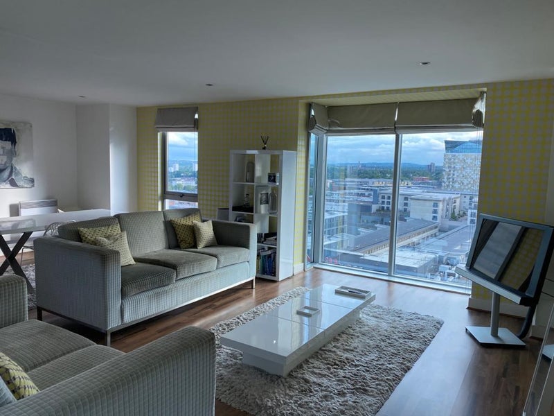 'Master Bedroom with ensuite in luxury apartment ' Room to Rent from ...