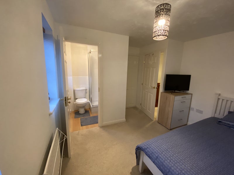 'Double en-suite room, single occupancy. ' Room to Rent from SpareRoom