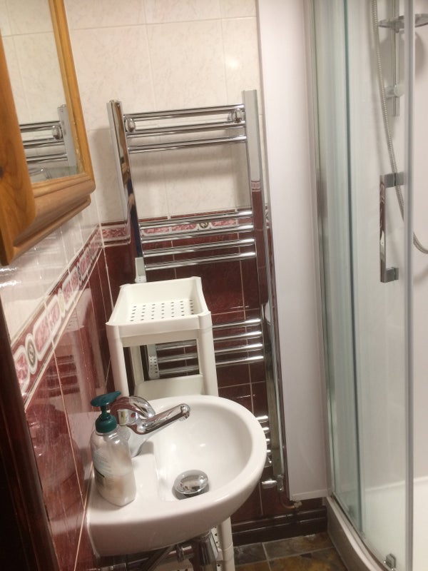 'Annexe, self contained, with Ensuite & Kitchenette' Room to Rent from ...