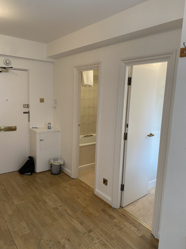 '£1250: Spacious Chelsea Cloisters Studio' Room to Rent from SpareRoom