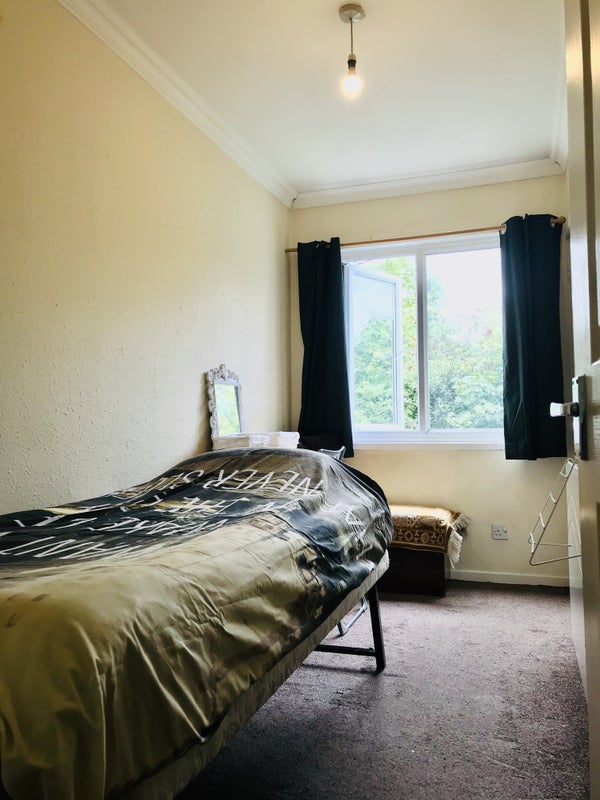 'Single Room (No Cooking- Limited Use Of Kitchen)' Room to Rent from ...