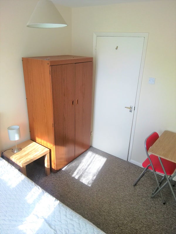 'Large single room in 2 bed flat, North Cambridge' Room to Rent from ...