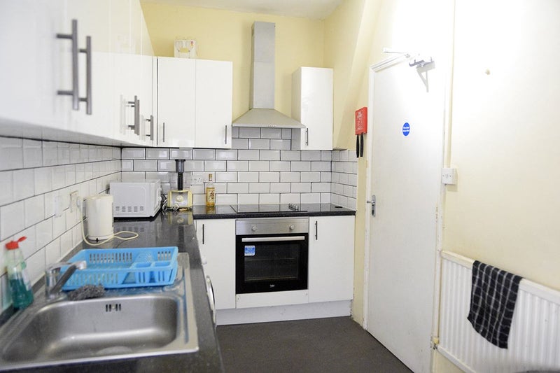 'Larger than double close to Thornton Heath Station' Room to Rent from ...