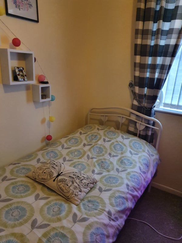 'Room to let to a professional' Room to Rent from SpareRoom