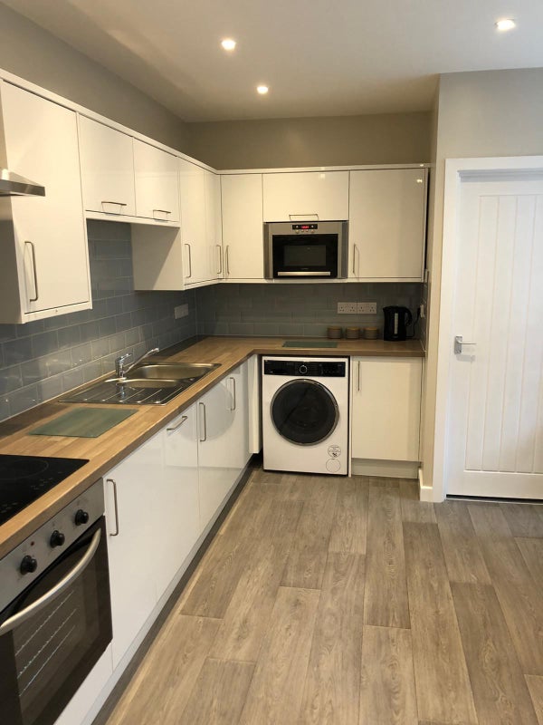 'Immaculate rooms in friendly & clean house share.' Room to Rent from ...