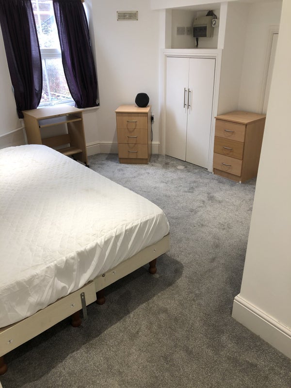 'En-suite room in shared house close to city centre' Room to Rent from ...