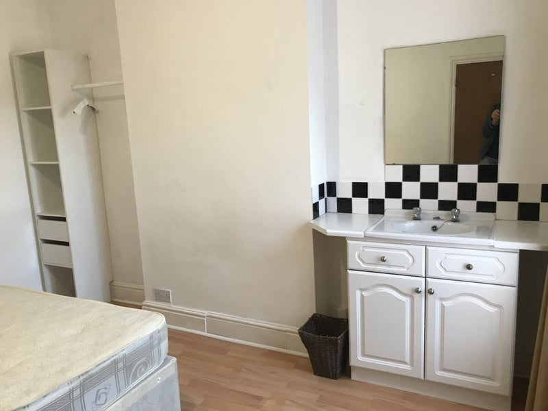 ' Large Single room in furnished shared house' Room to Rent from SpareRoom
