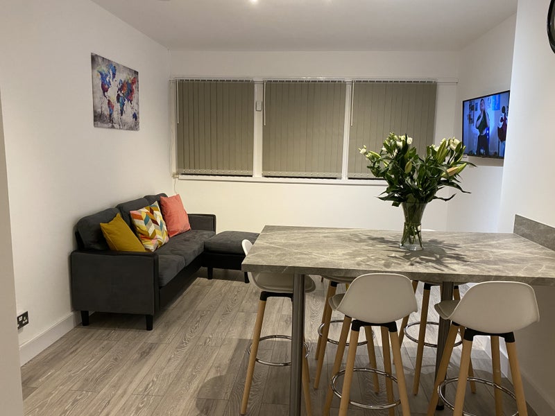 'Modern Double Rooms - Within 5mins walk to RGU' Room to Rent from ...