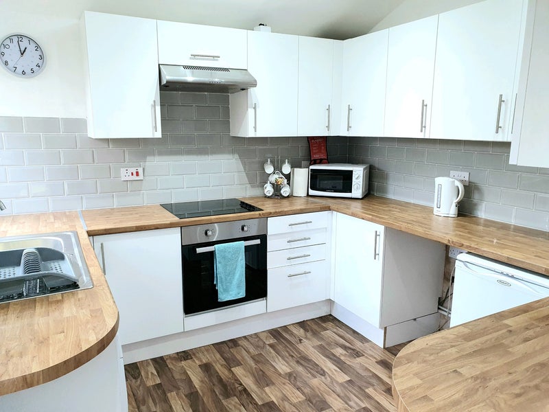 All Bills Inclusive - Modern 5 Bed HMO*** ' Room to Rent from SpareRoom