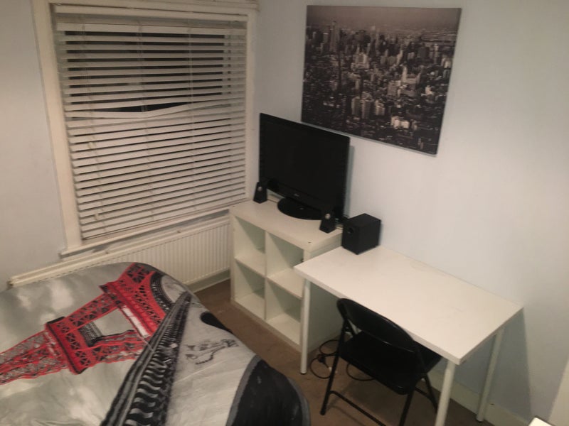 'Tooting Broadway Zone 3. Opposite St George’s ' Room to Rent from ...