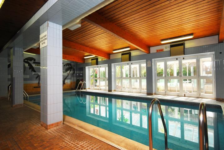 'Double Room (& A Pool) 1 Min From Clapham Jctn!!!!' Room to Rent from ...