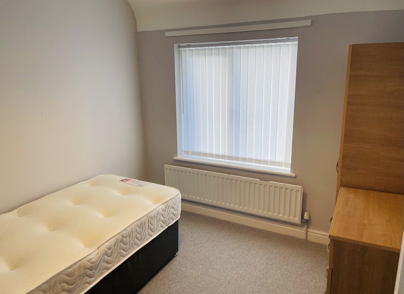 ' Large Single Room in Lovely FEMALE pref House ' Room to Rent from ...