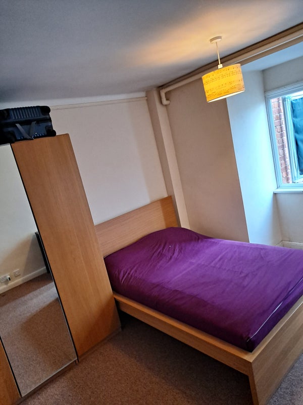 '1 double room in 2 bedroom flat' Room to Rent from SpareRoom