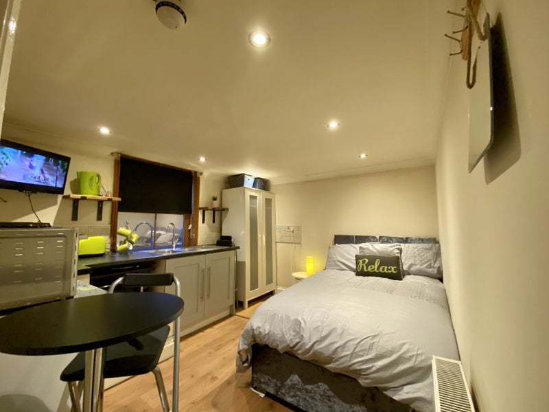 'Self contained bedsit rooms' Room to Rent from SpareRoom