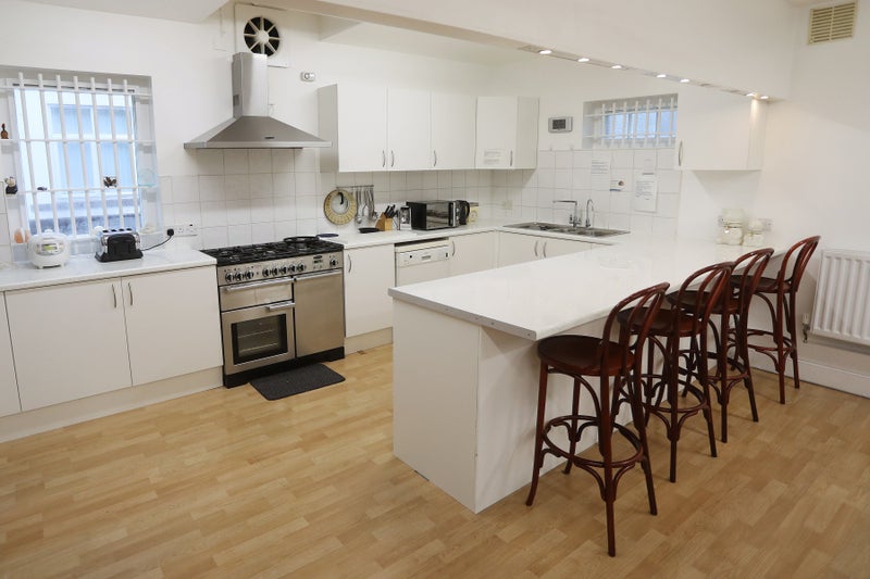 'Single room/shared house/HMO/5min walk to station' Room to Rent from ...