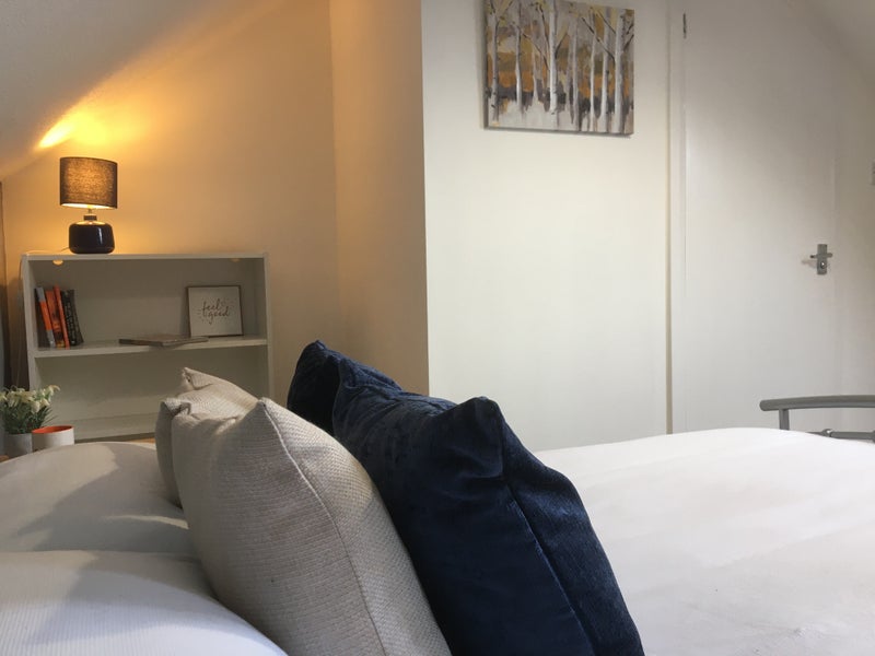 'Fantastic ES Room with study - fully redecorated!' Room to Rent from ...