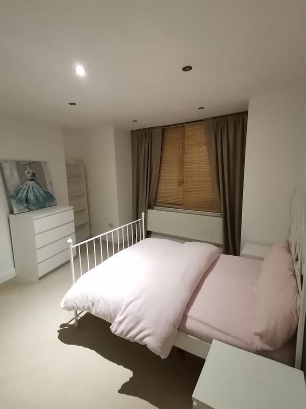 '1 double room , for one person ' Room to Rent from SpareRoom