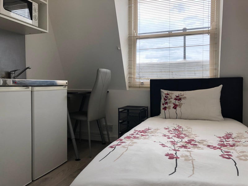 'Fully Furnished Single Bedsit in SW7' Room to Rent from SpareRoom