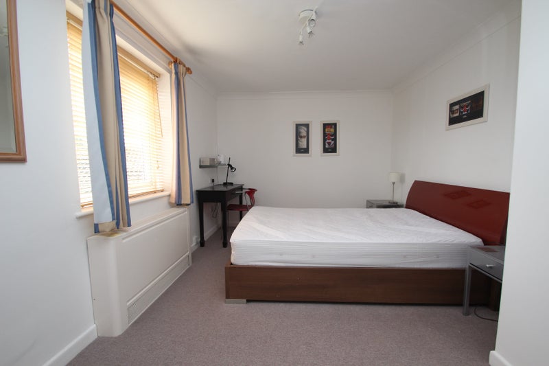 'Excellent En Suite Large Double Bedroom ' Room to Rent from SpareRoom