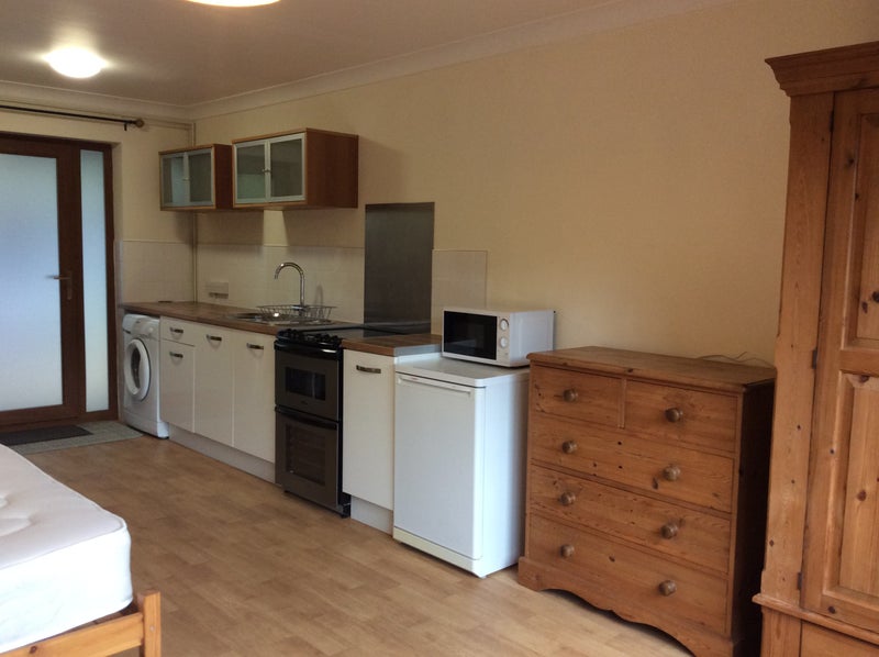'Self contained studio apartment , bills inc' Room to Rent from SpareRoom