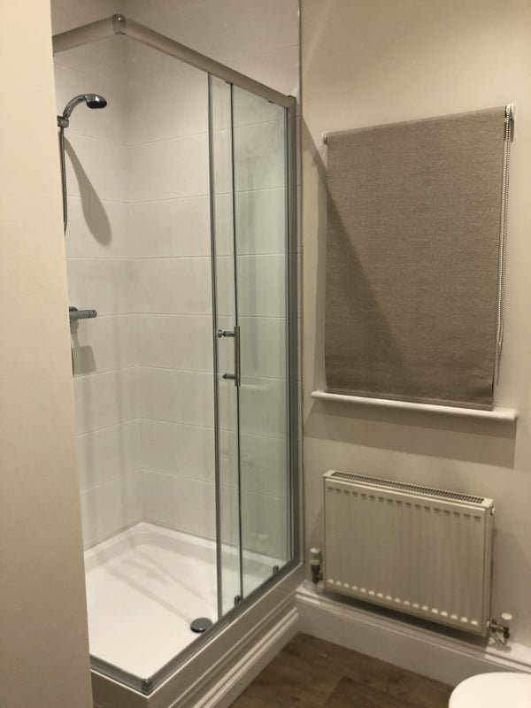 'Large Double bedroom 23m2 with en-suite bathroom' Room to Rent from ...