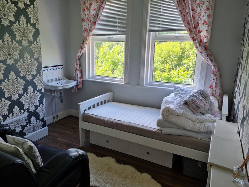 'Bright spacious airy room available now!!' Room to Rent from SpareRoom