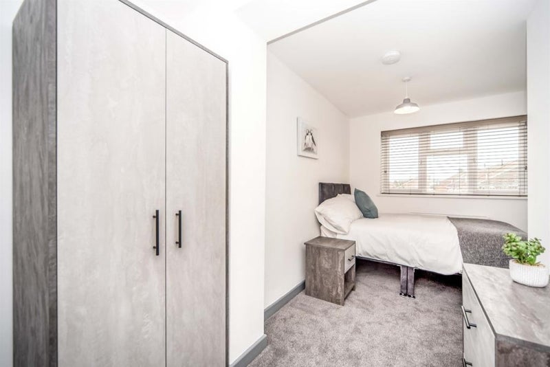 'All Ensuite High End HMO - Students Welcome' Room to Rent from SpareRoom